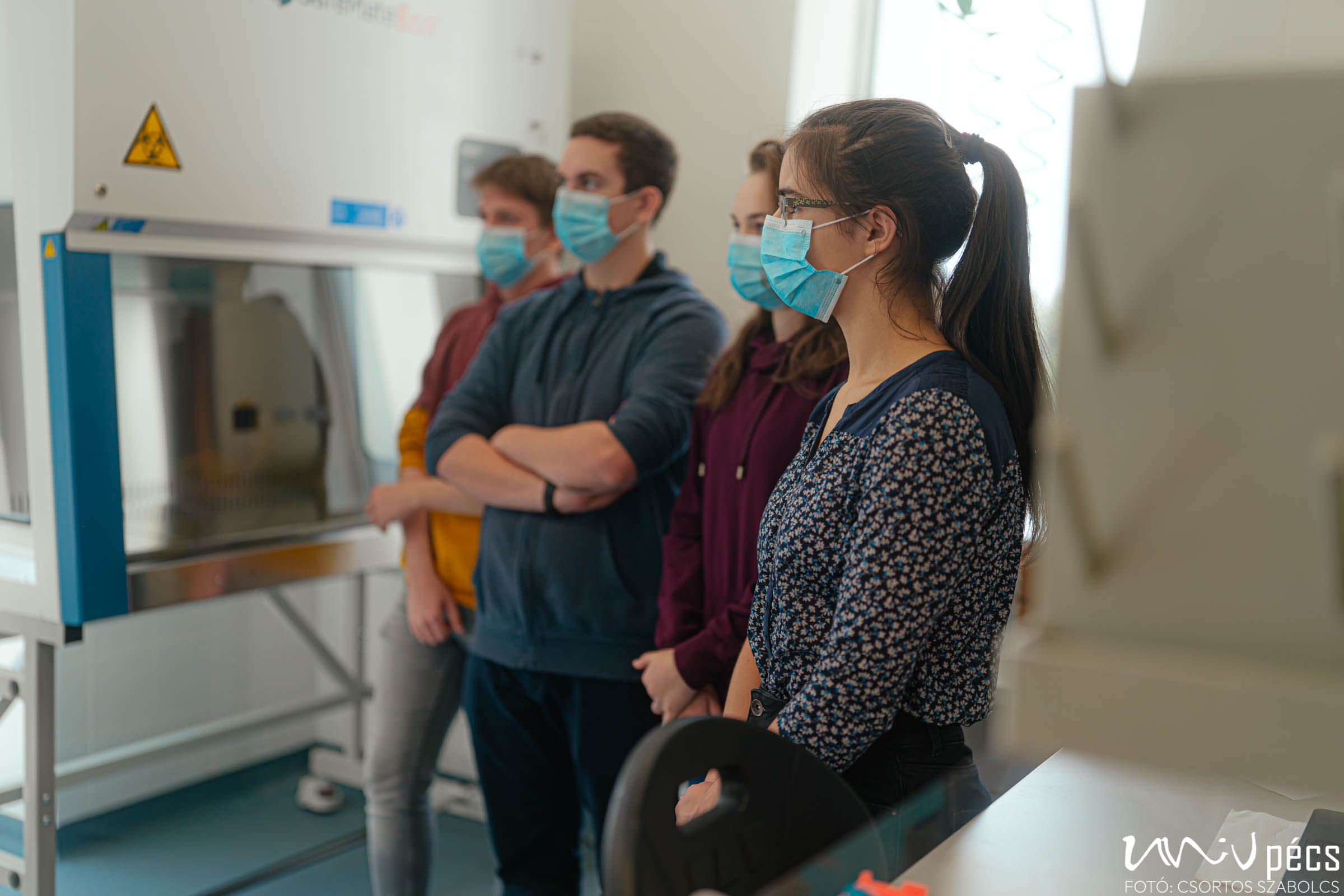 Future Scientists Visit the Virology Lab
